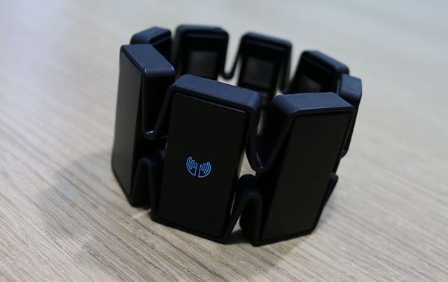 Myo Gesture Control Armband: In Depth Review | Beebom
