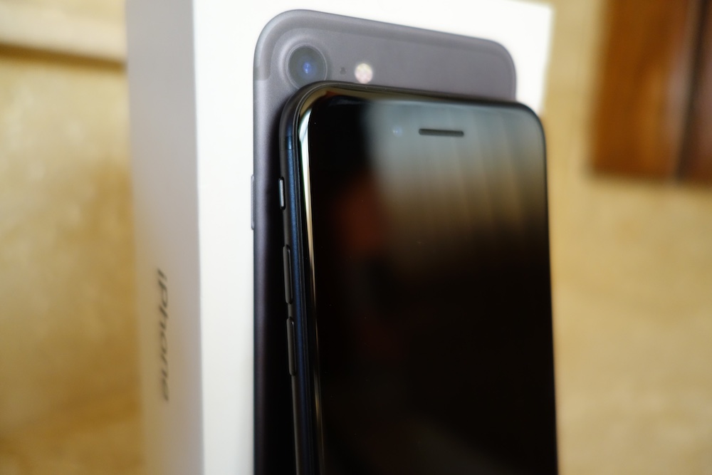 Apple iPhone 7 Review: Price, Performance, Camera, and More