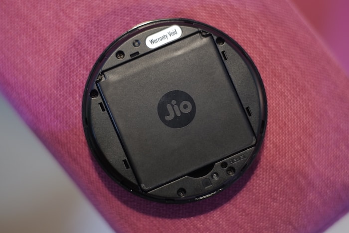 JioFi JMR815 Review: A Great Portable Router for All Your Traveling Needs