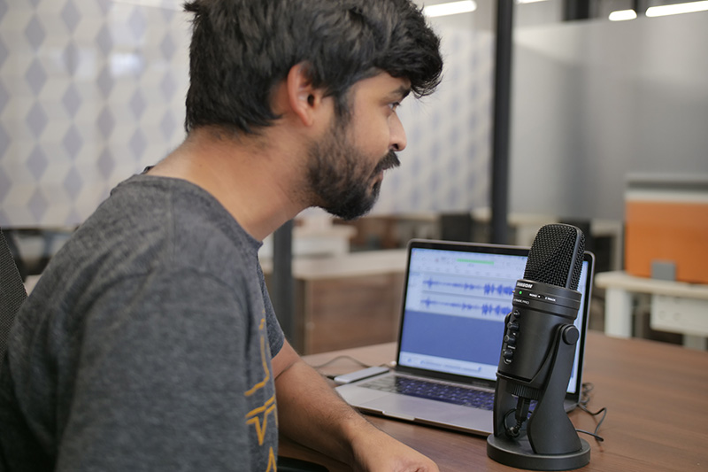 Samson G-Track Pro Review: Insanely Good | Beebom