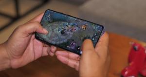 Screen Refresh Rate vs Touch Sampling Rate: What's Different | Beebom