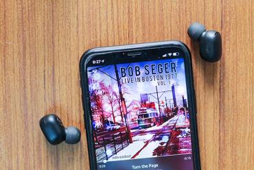 Redmi Earbuds S Review: Truly Wireless Freedom Under ₹2,000 | Beebom