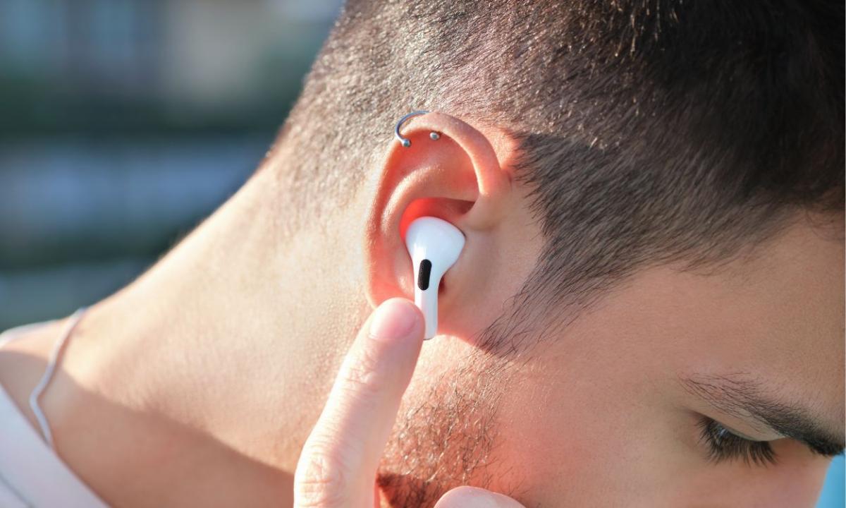 Why Is One AirPod Louder than the Other and How to Fix It | Beebom