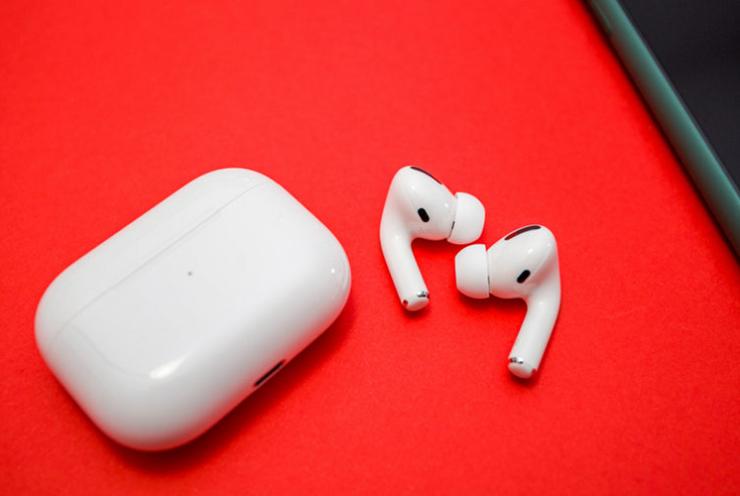 Why Is One AirPod Louder than the Other and How to Fix It | Beebom