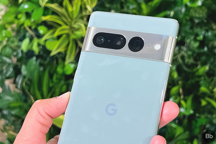 Google Pixel 7 and 7 Pro in Pictures: The Flagship Pixels Make a ...