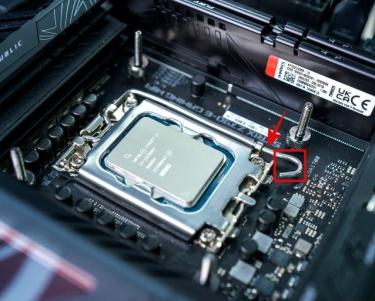 How to Install Intel or AMD CPU on Your Motherboard (2024) | Beebom