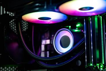 Liquid Cooling vs Air Cooling: Which CPU Cooler Should You Pick? | Beebom