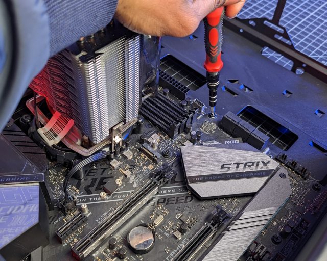 How to Install the Motherboard in Your PC Case (2024) | Beebom