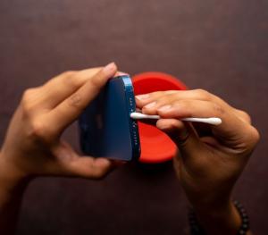 How to Clean Charging Port on iPhone (2024 Guide) | Beebom