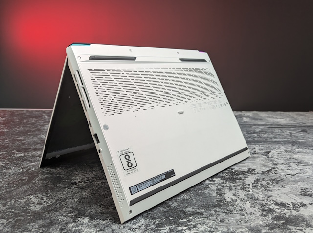 MSI Stealth 14 Studio A13V Review: Compact Powerhouse | Beebom