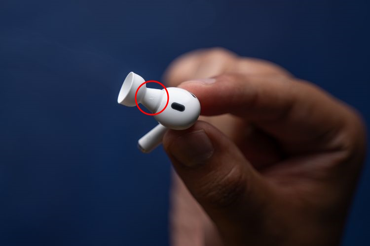 How to Change AirPods Pro Tips (2024 Guide) | Beebom