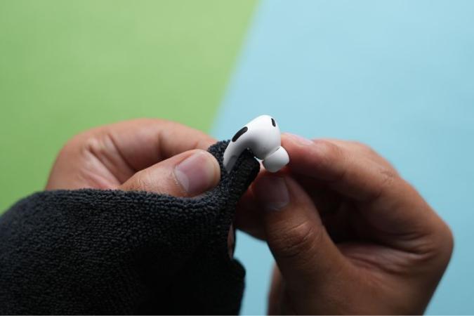 How to Clean AirPods and Charging Case [2025 Guide] | Beebom