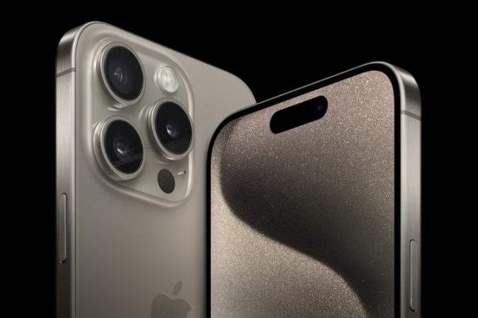 Does the iPhone 15 Have a SIM Tray? | Beebom