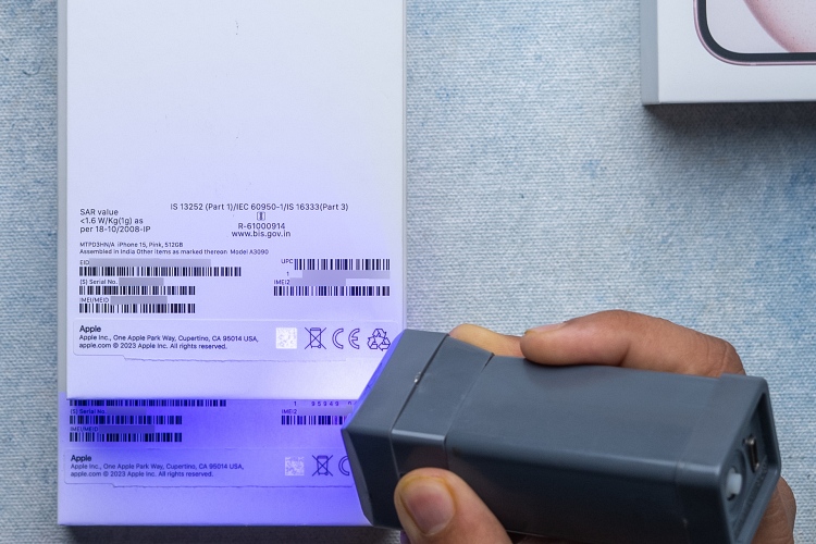 No More iPhone Scams: Apple iPhone 15 Boxes Have UV Light Labels | Beebom