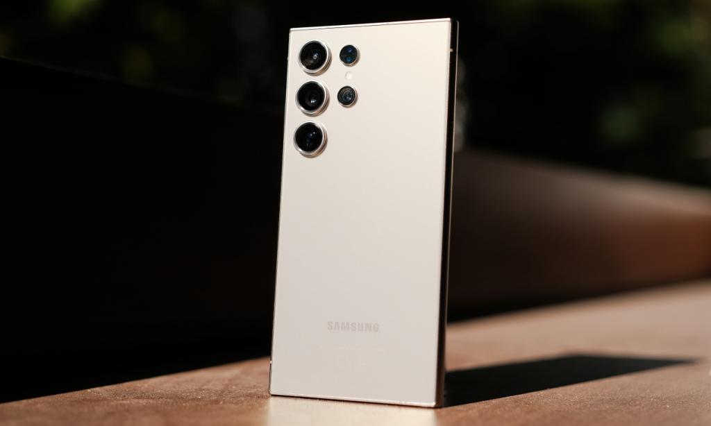 List of Android 15 Compatible Devices | Beebom