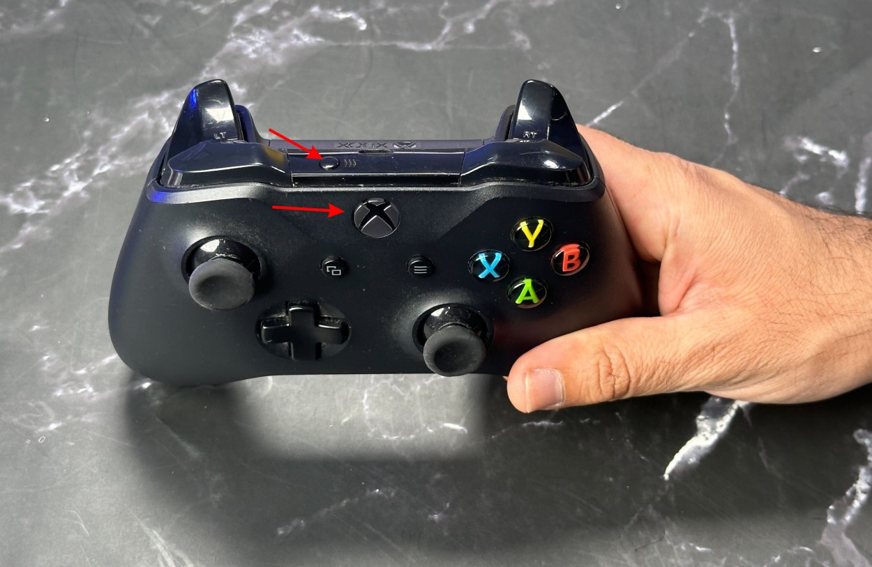 How to Connect Xbox Controller to PC (2024) | Beebom