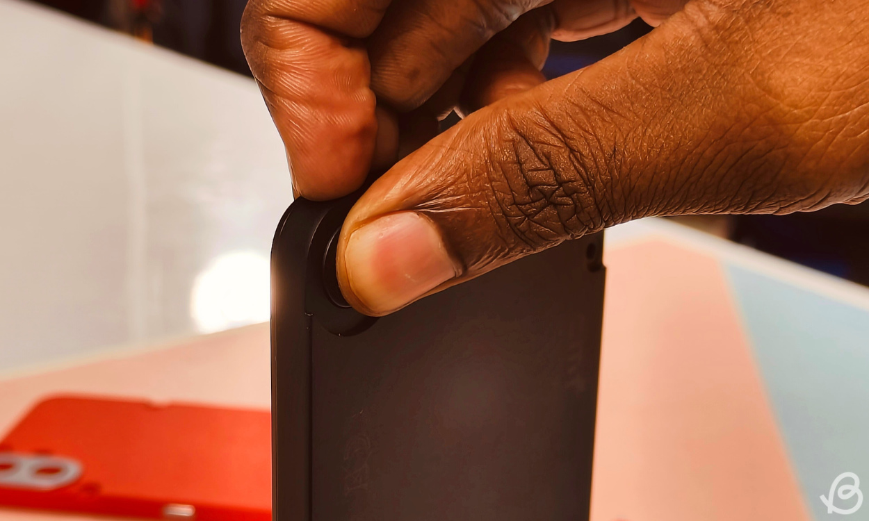 How to Open and Change CMF Phone 1 Back Cover | Beebom