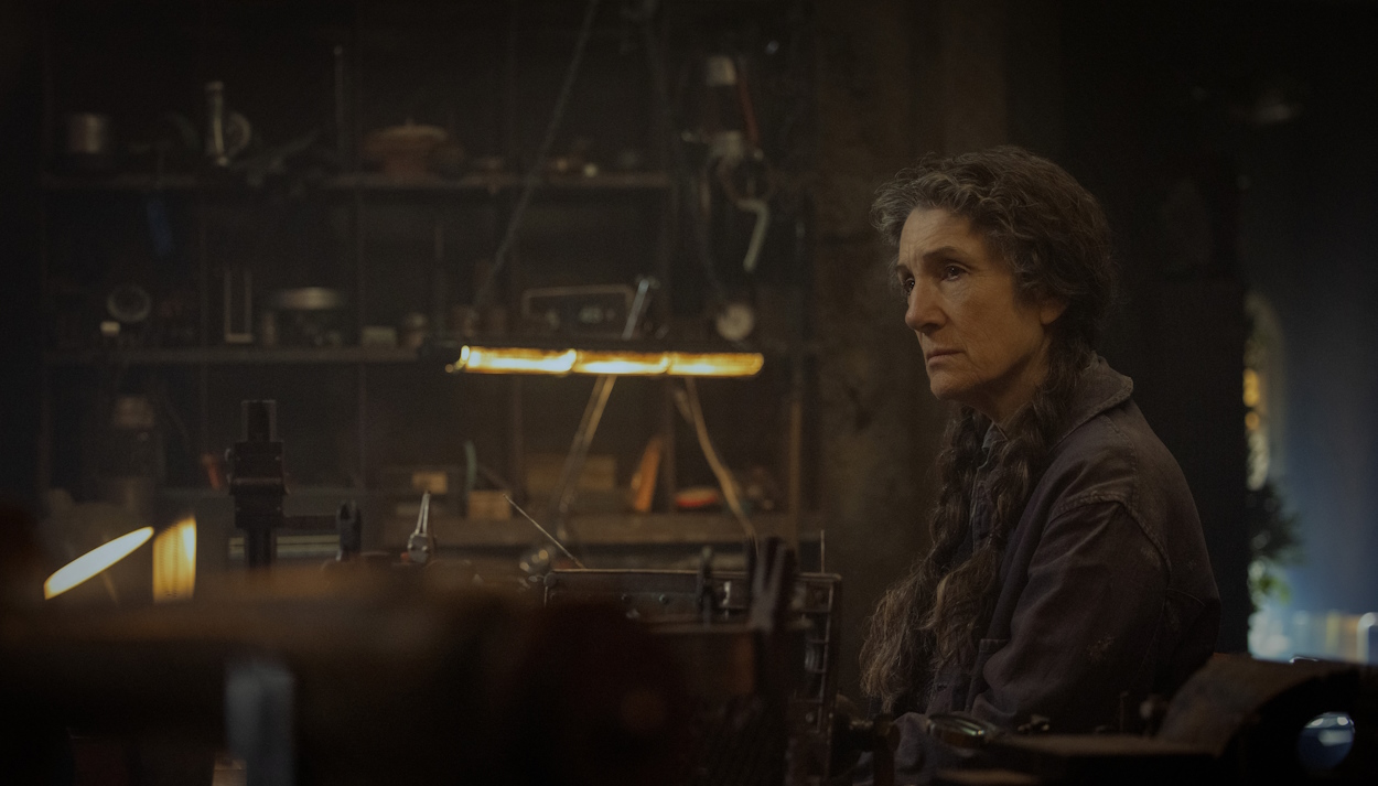 Silo Cast: All Reappearing and New Characters in Season 2 | Beebom