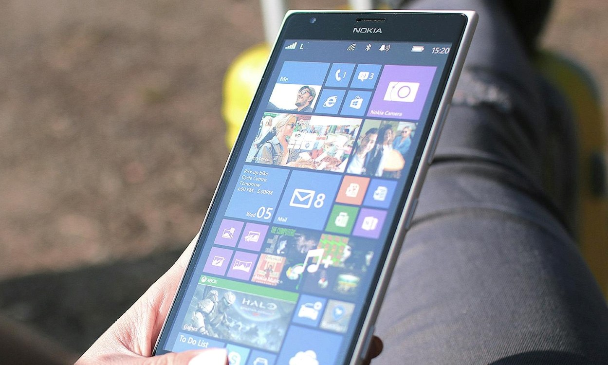 For Its 50th Anniversary, I Want Microsoft to Bring Back Windows Phones ...