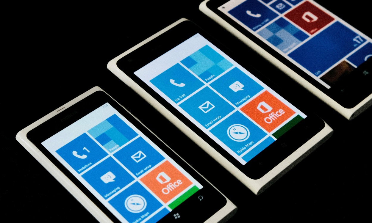 For Its 50th Anniversary, I Want Microsoft to Bring Back Windows Phones ...