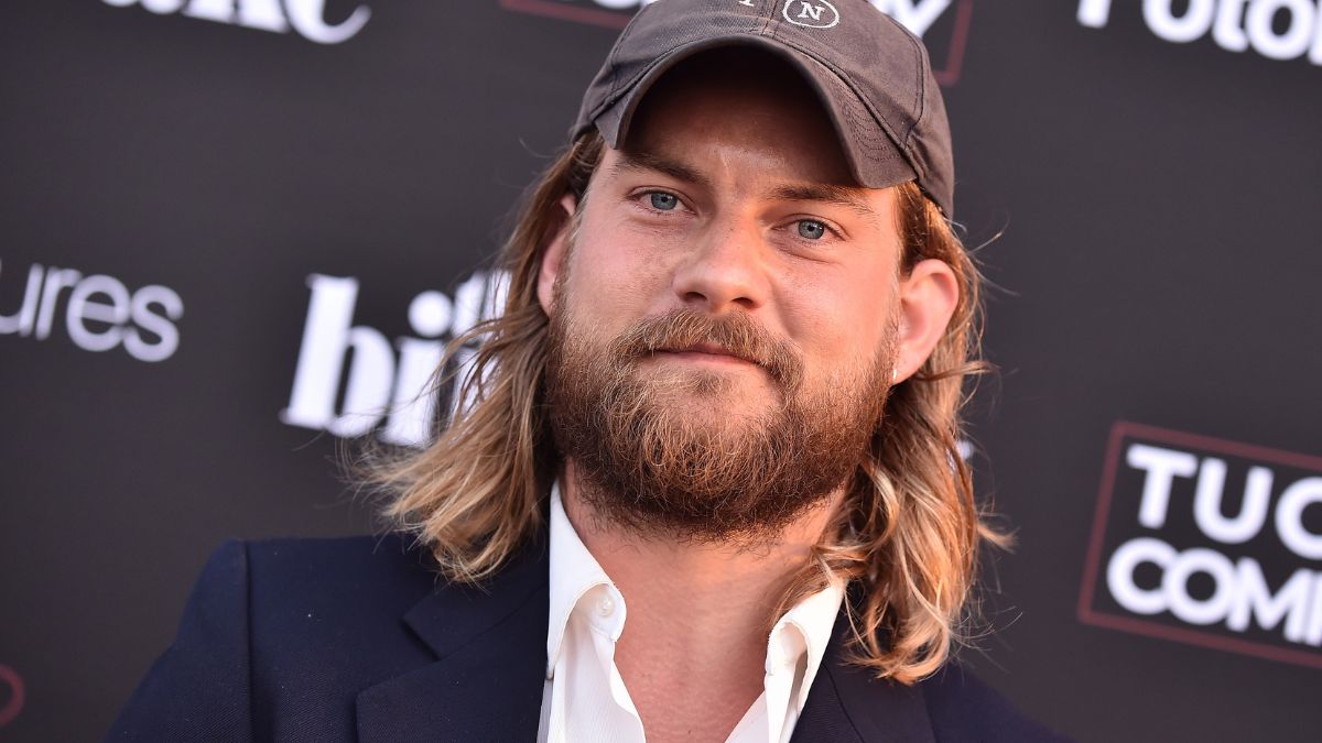 The Waterfront Cast and Characters | Beebom